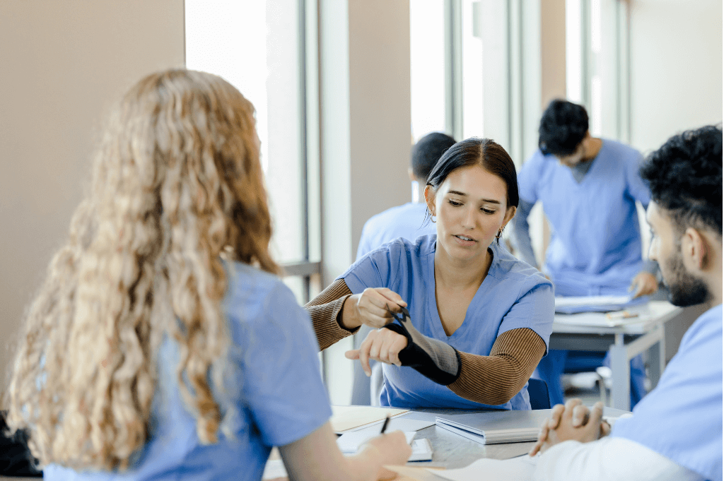 NP vs MD - Difference Between a Nurse Practitioner and a Doctor
